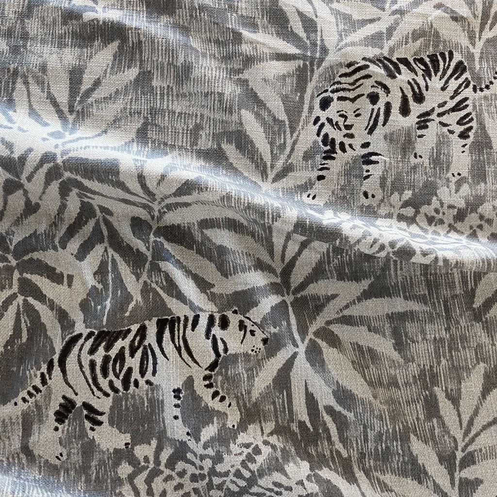 shadow | swatch – Rough & Tumble